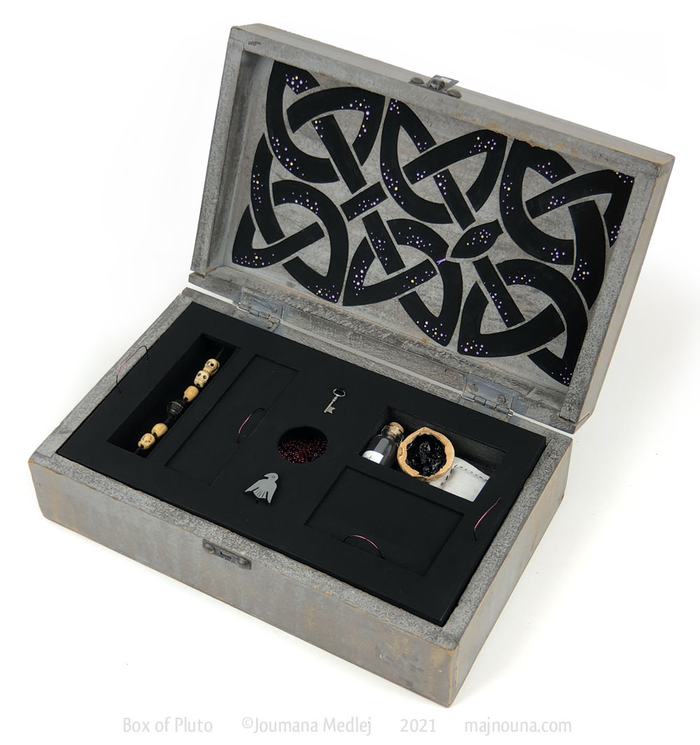 Box of Pluto - Majnouna